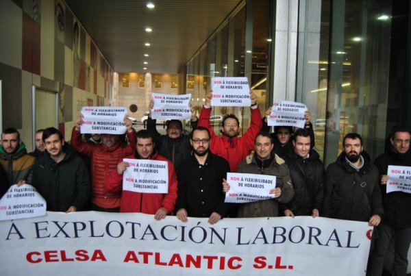 O persoal de Celsa Atlantic rexeita o calendario laboral imposto pola empresa que incrementa a ...